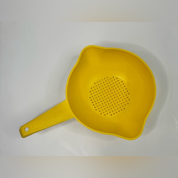 Tupperware | Kitchen | Tupperware Double Spout Strainer Colander Yellow ...
